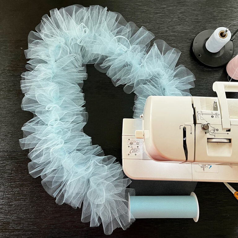Quick, Cheap and Easy Tulle Boa - Burlesque Moms
